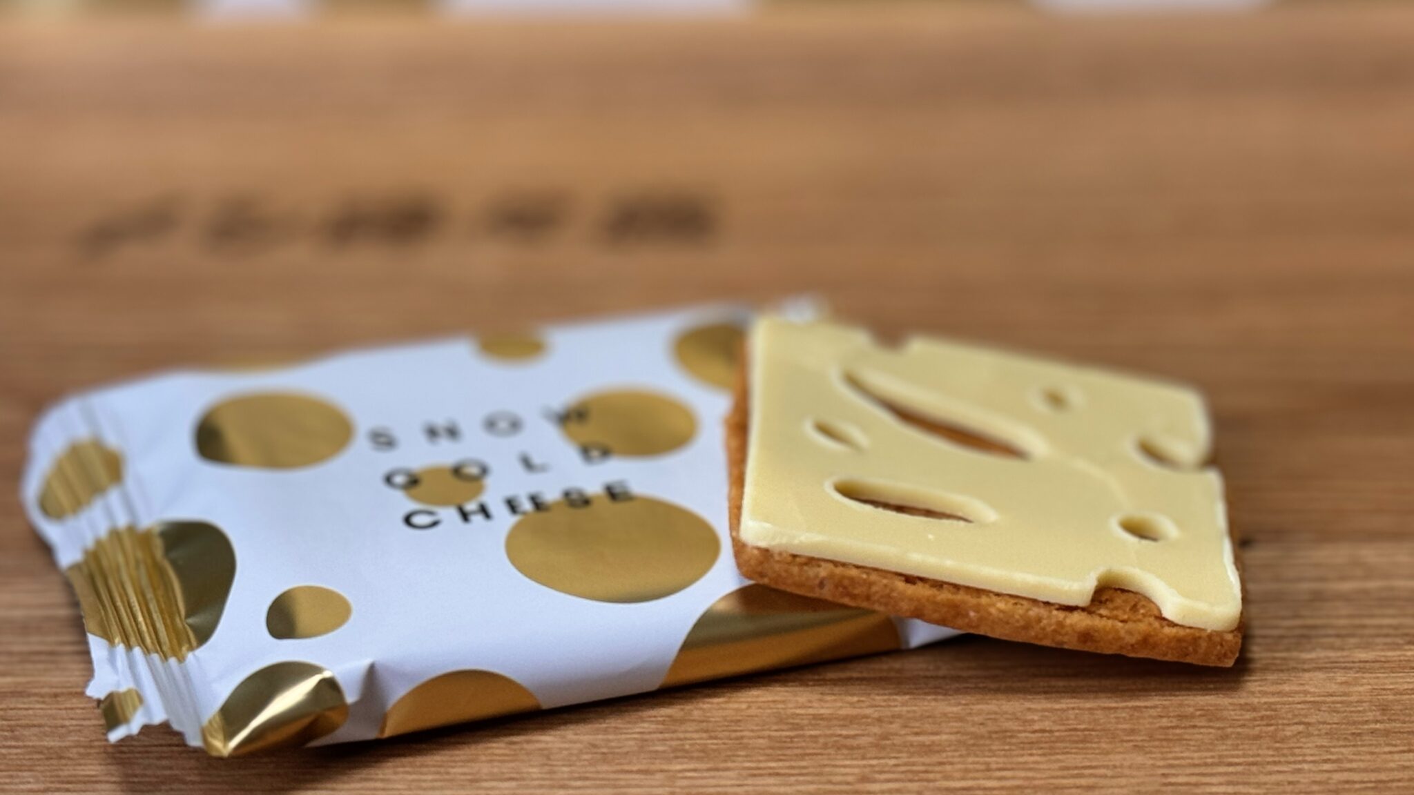 北海道土産の新定番！『[SNOW]CHEESE(スノーチーズ)』『ニセコメイプルバター』行列必至の人気土産【購入品紹介】 | メシ旅ほっかいどう